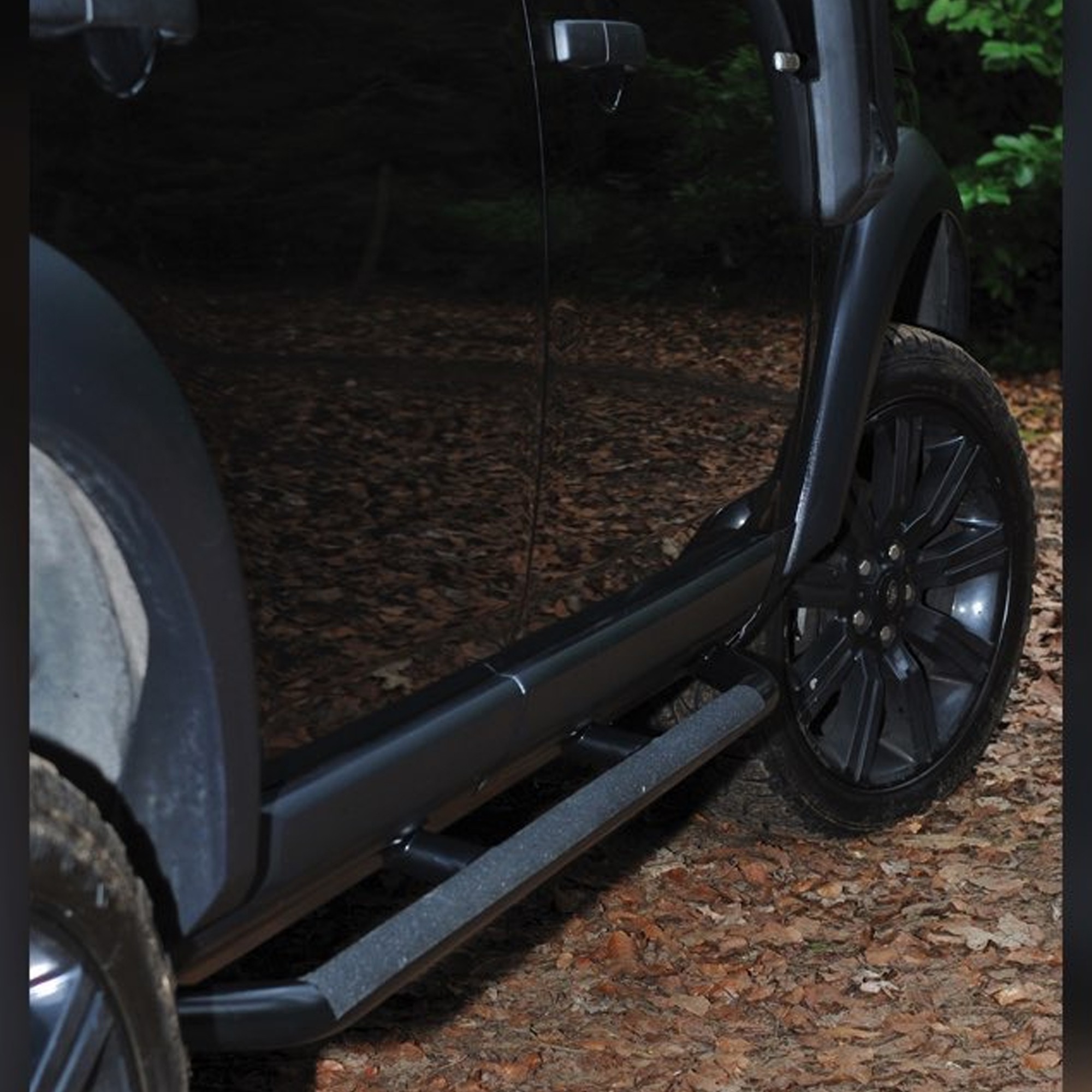 DA7533 - Rock Slider/Side Steps for Discovery 3 & 4