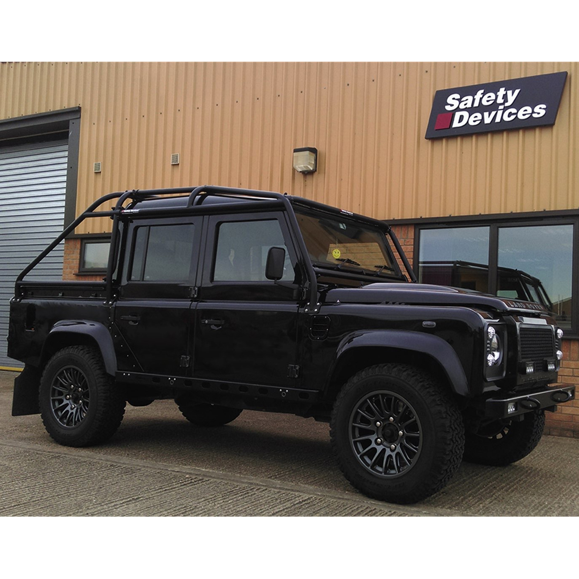 RBL2437SSS - Safety Devices D110 Puma Double Cab Full External Roll Cage